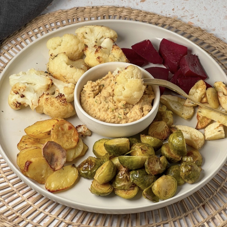 Winter-Ofengemüse mit Hummus - Gesondbleiwen by CMCM